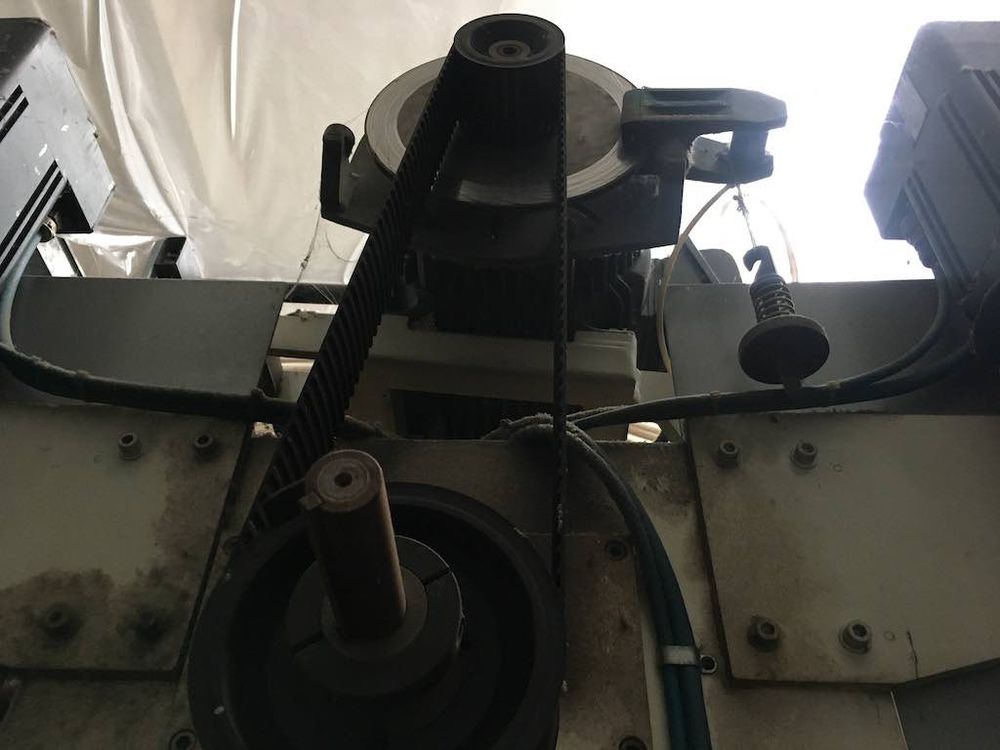 Cobble tufting machine