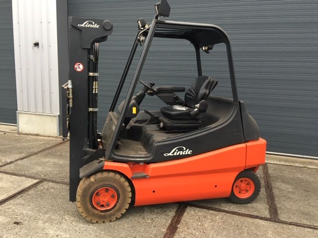 Linde E30 / 02 3000 kg