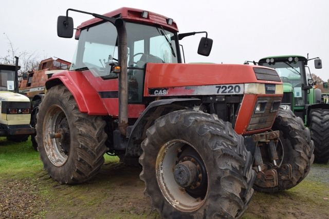 Case Magnum 7220 A