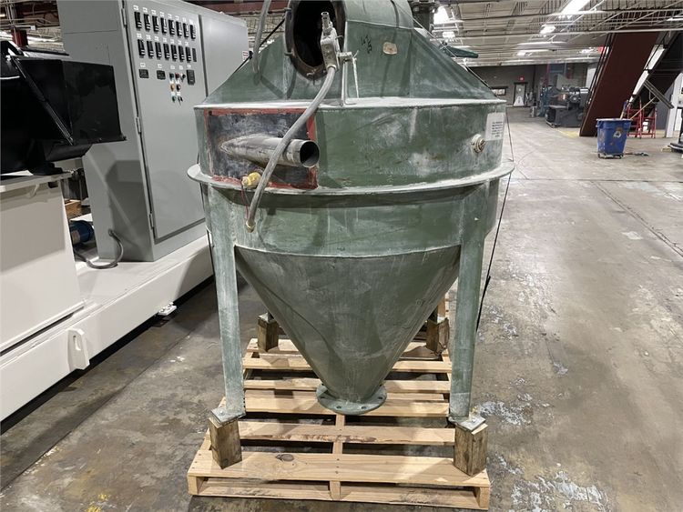 30 Cu. Ft. Capacity Smoot Surge Hopper