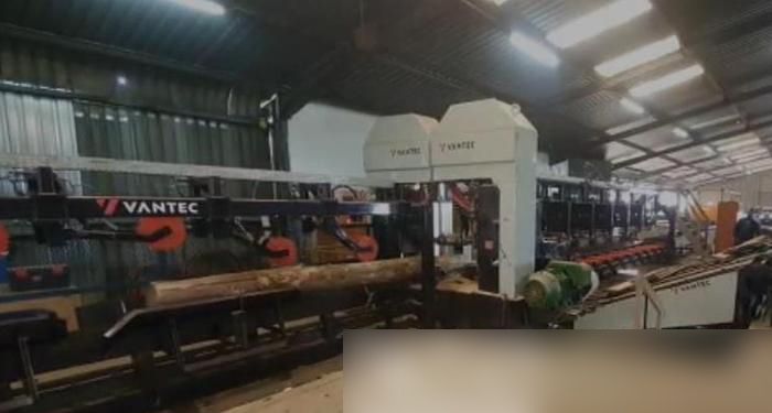 Twin Vertical Band Scragg Mill