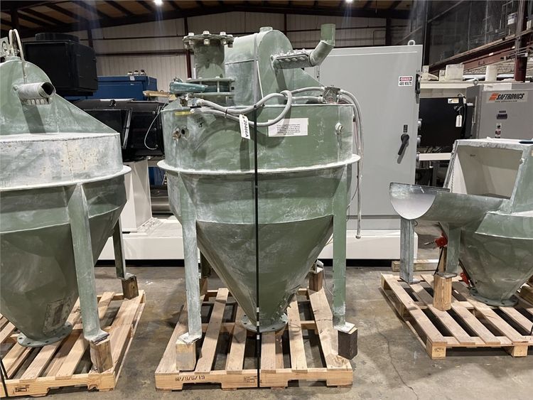 40 Cu. Ft. Capacity Smoot Surge Hopper