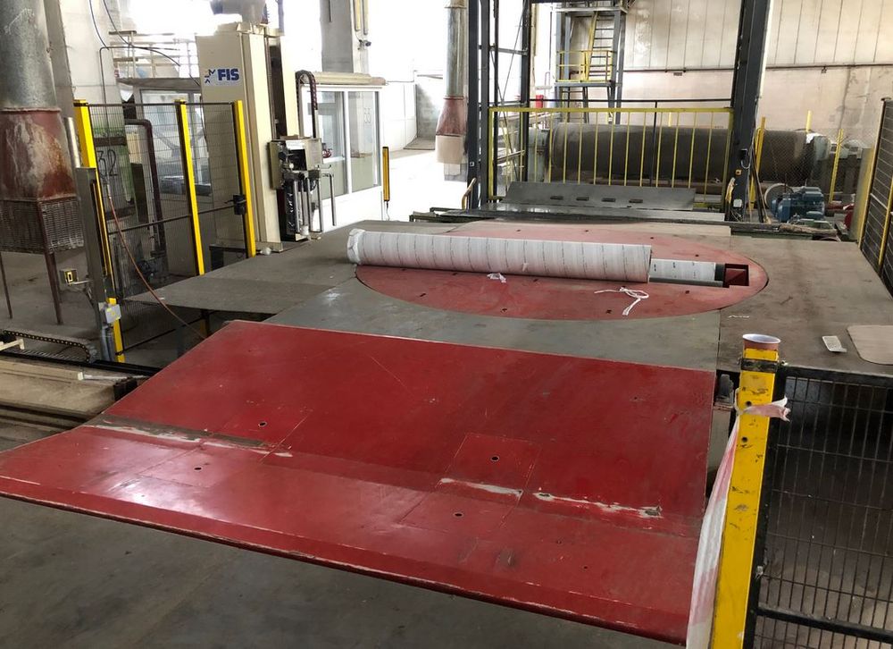 reel packing unit 2700 mm width & 1200 m dia max.