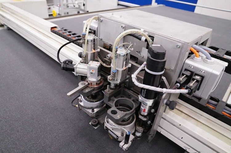 Bullmer Cutting machine