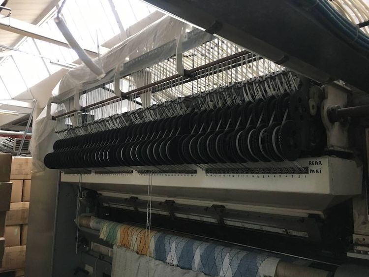 Cobble tufting machine