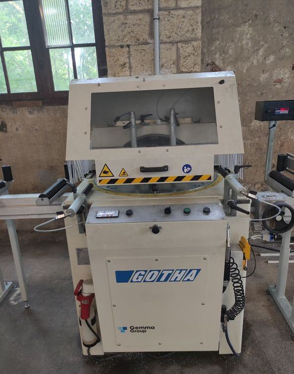 Single-head chainsaw