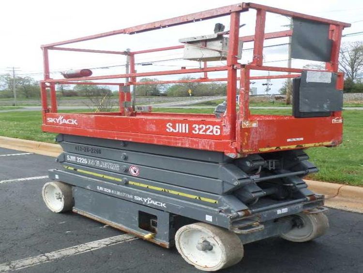 Skyjack Scissor Lift