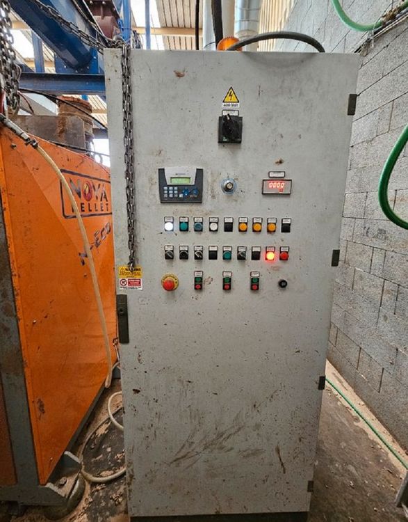 Nova Pellet press
