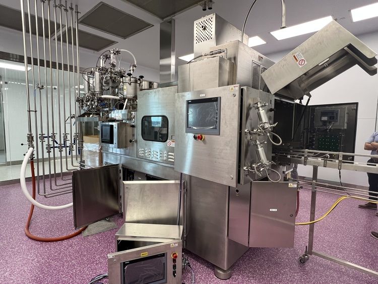 Weiler 624 BFS, Blow-Fill-Seal Machine