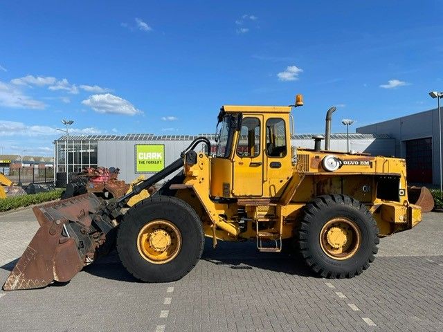 Volvo L90 Wheel Loader