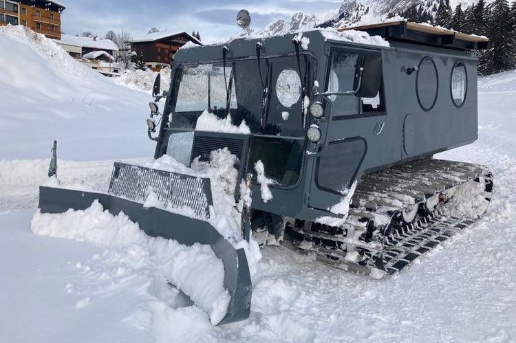 Ratrac groomer with cabin