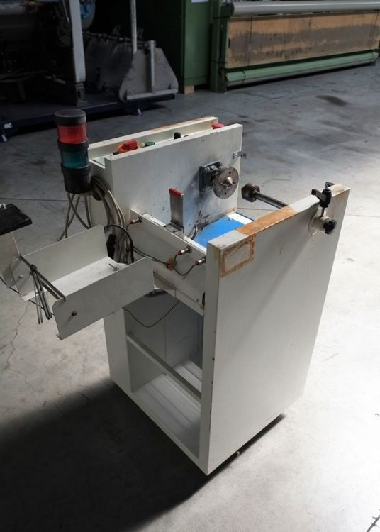 Selvedge waste winder