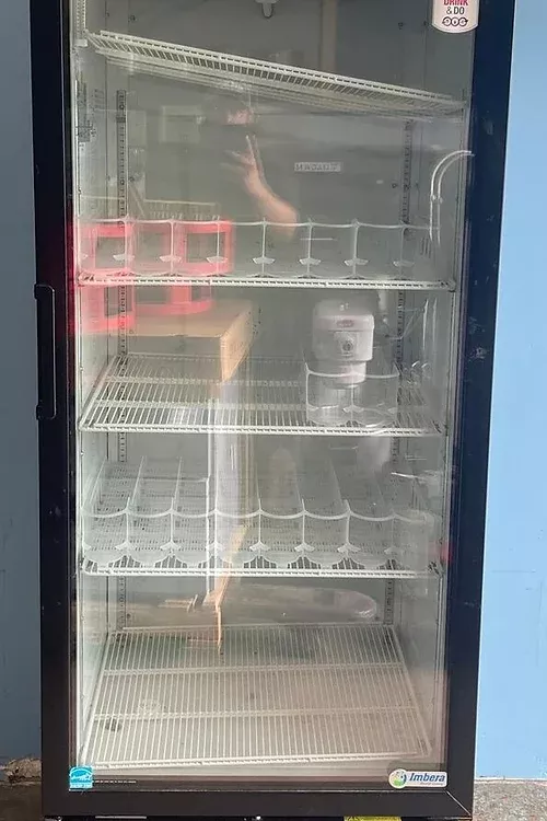 Imbera G319, Self Contained Glass Door Cooler