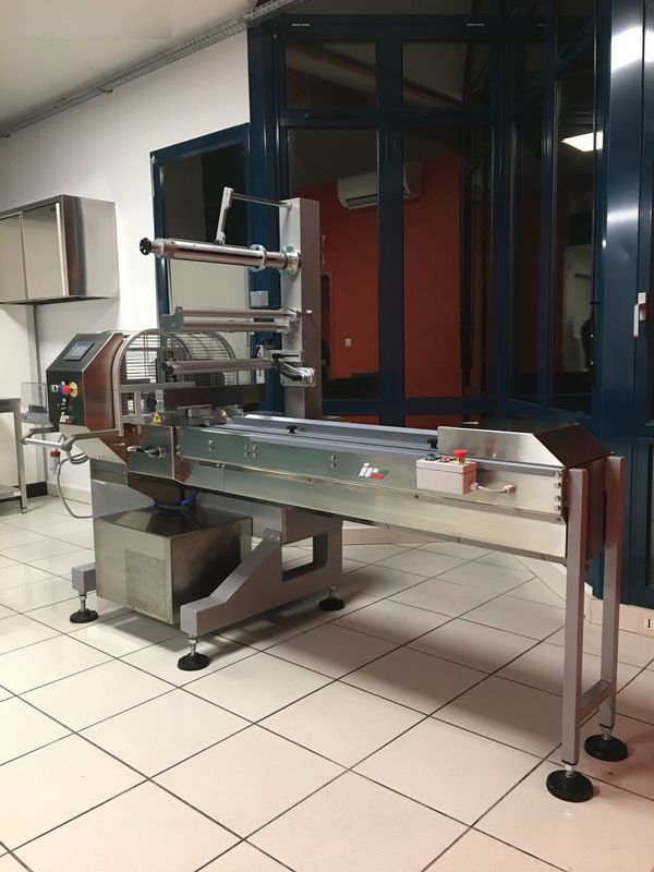 IPS FAR E Horizontal Flowpack bagging machine