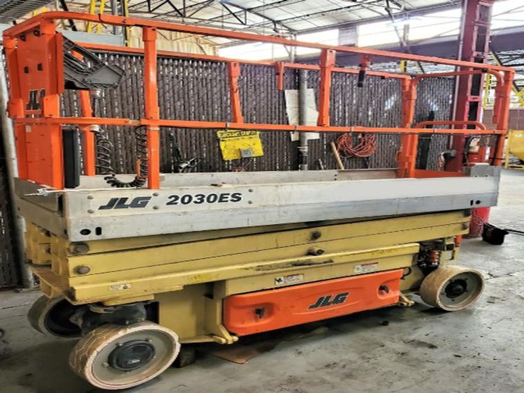 JLG Scissor Lift