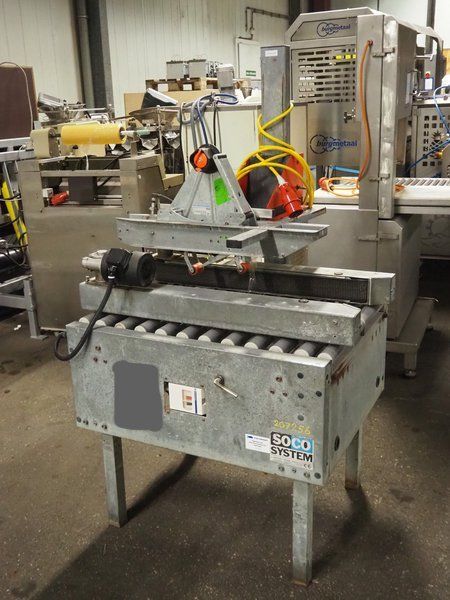 Soco T-20 box closing machine