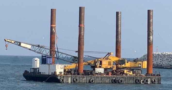 28 m x 16.2 m x 3 m Heavy Spud Barge