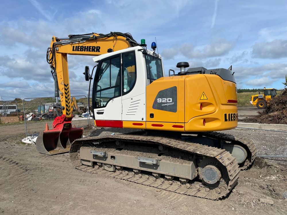 Liebherr 920 Tracked Excavator