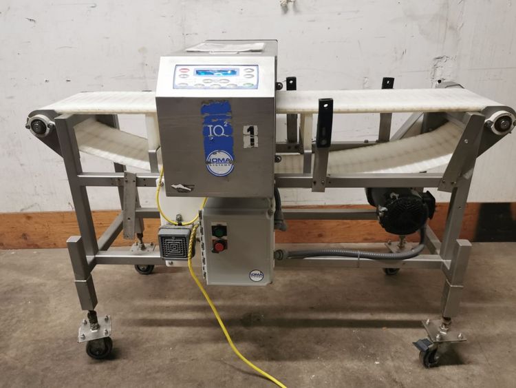 Loma IQ2 Metal detector with conveyor