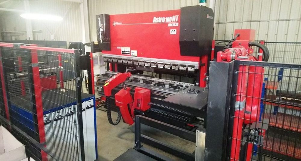 Amada ASTRO 100 robotic bending cell