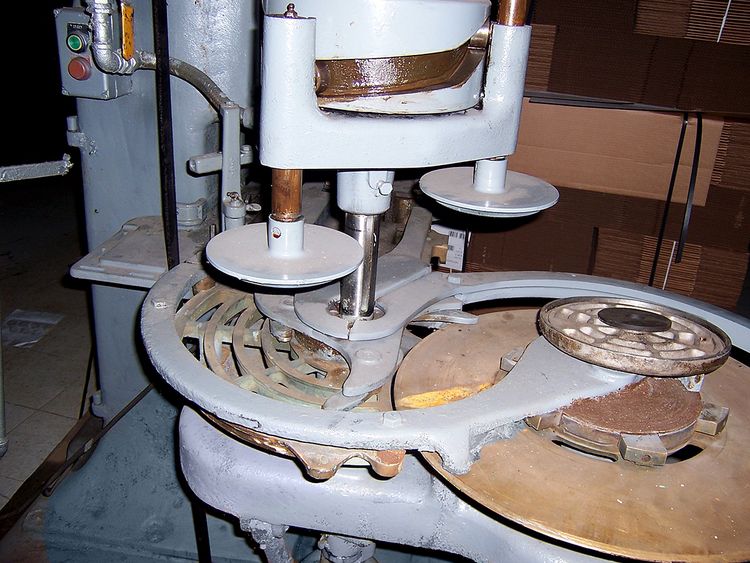 Canco 08, Can Seamer (603 x 700) cans