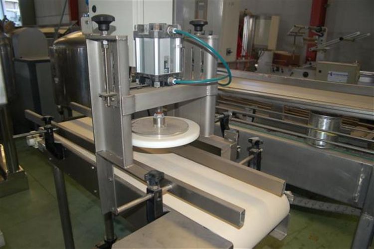 Plastic buckets capper