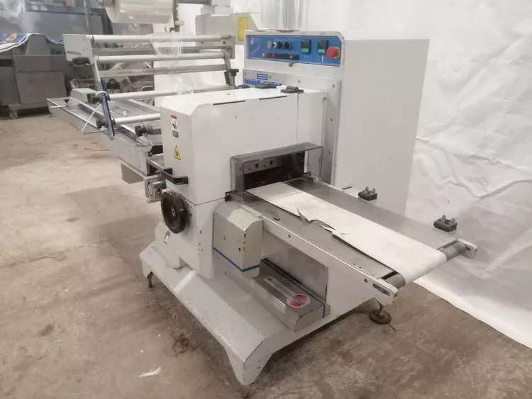 Delfin Orion 600 Flowpack machine