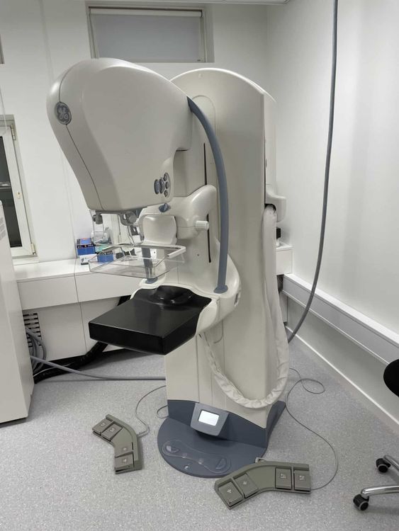 GE Senographe Essential 3D w. Tomo