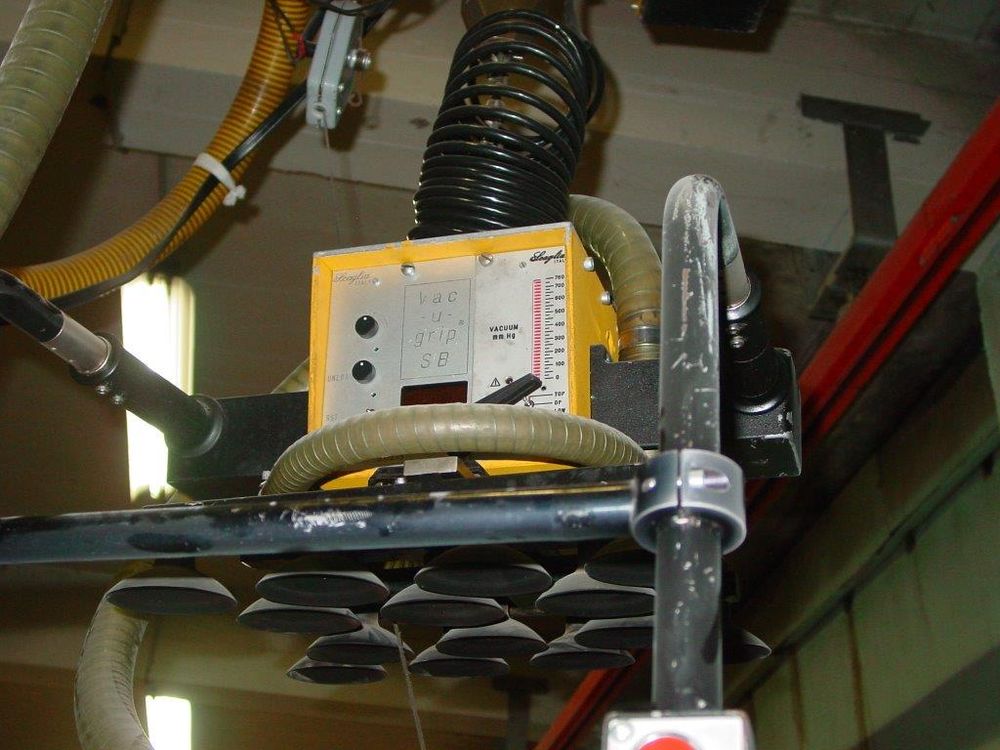 Carton handling machine