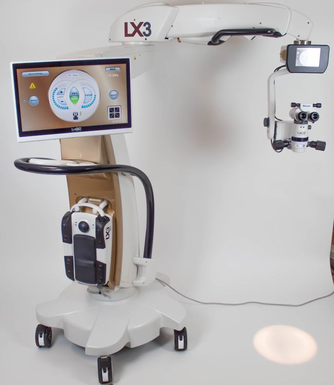Alcon LuxOR LX3 Microscope