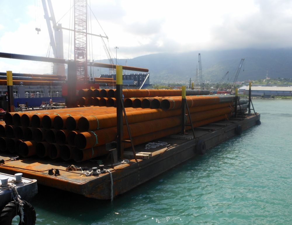 Size: 195’ x 60’ x 12’ Type: Spud Barge