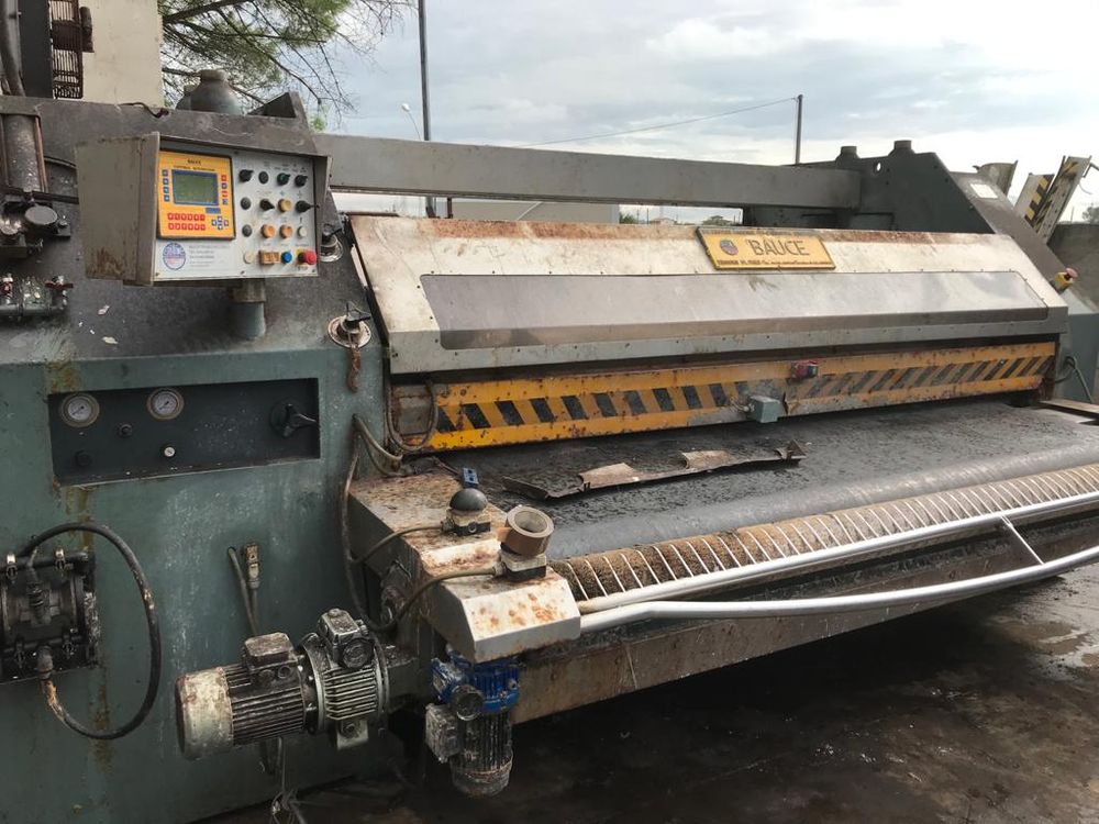 Bauce through feed sammying for wet blue