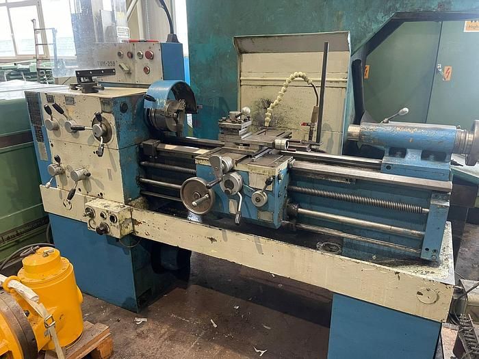 Engine Lathe Variable TUM 25 x 1000 lathe