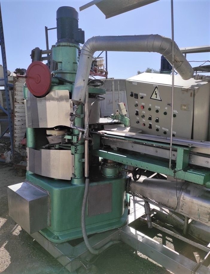 Comaco AGM 6 SEAMER WITH NON-MOTORIZED PLATE AND 24- VALVE VACUUM ...