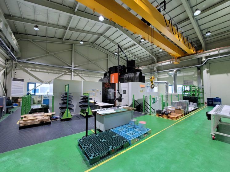 Mazak Versatech V-100N200 CNC Double Column 5-Axis Machining Center 5 axis