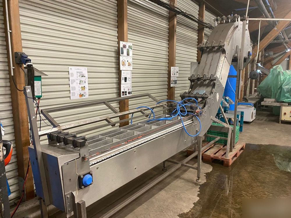 Intralox 3-channel stainless steel belt for bagging or tray packing