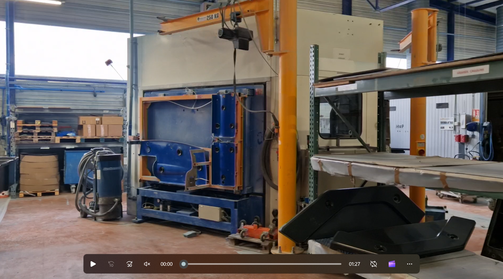 Hyundai HR 050-01 Robot machining center for composite and wood application