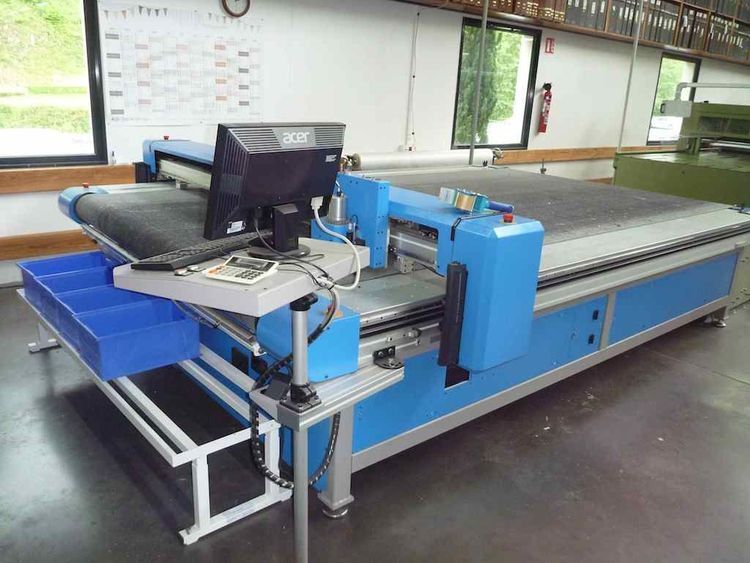 GENESIS CONVEYOR Conveyorised cutter/plotter