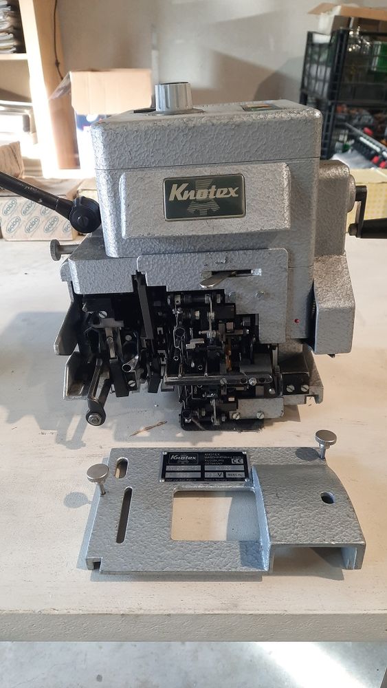 2 Knotex TS/2 and XS/2Q Knotting machines