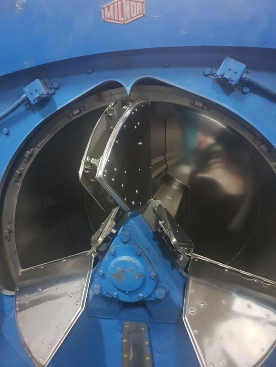 Milnor 60044 WR2 Rapid load 2-compartment washing machine