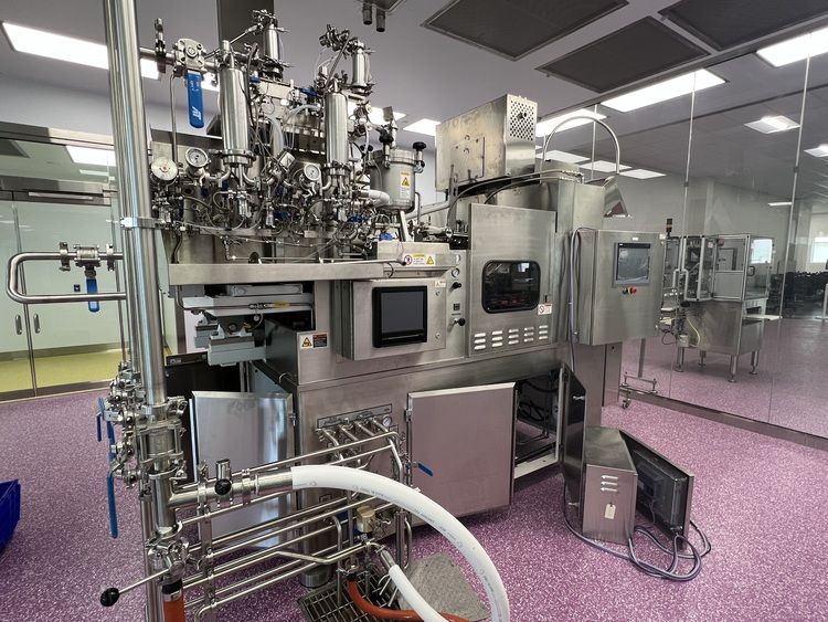 Weiler 624 BFS, Blow-Fill-Seal Machine