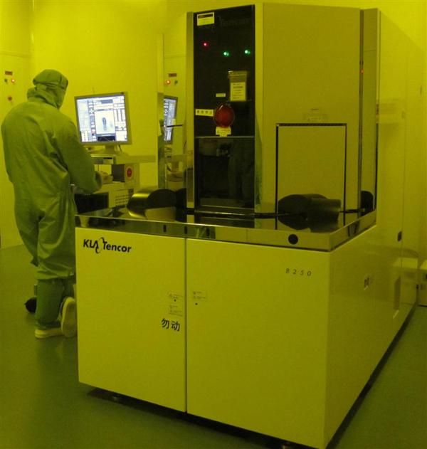 KLA-Tencor 8250 CD-SEM