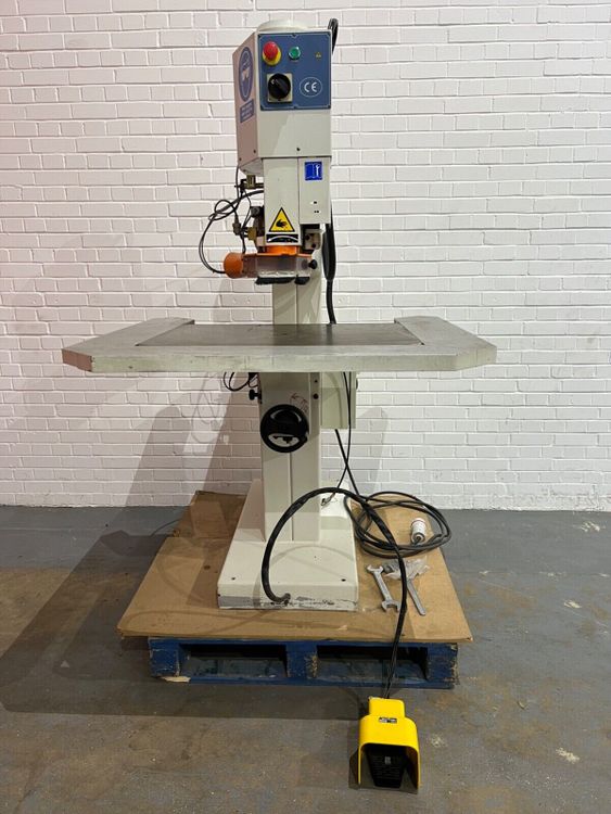 SCM Minimax Overhead Router