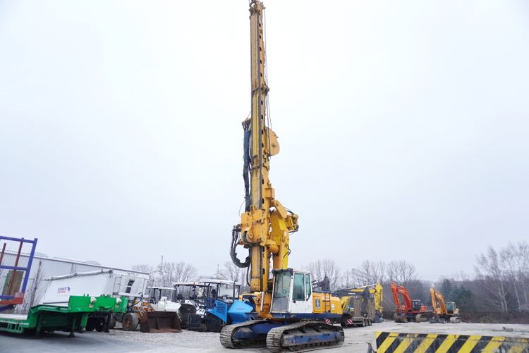 Bauer BG 12V Crawler drilling rig