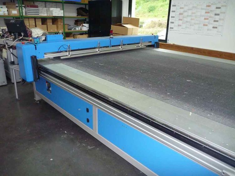 GENESIS CONVEYOR Conveyorised cutter/plotter