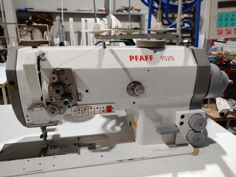 2 Pfaff 1525 sewing machinery