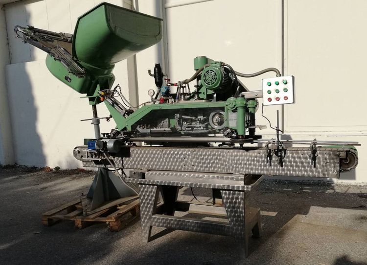 Massilly LINEAR CAPPING MACHINE