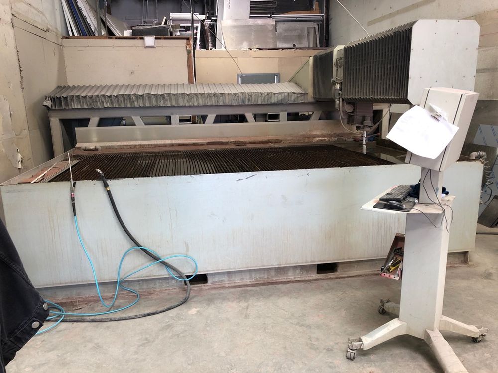 Flow IFB-6012 Waterjet Flowmaster PC Based CNC Control