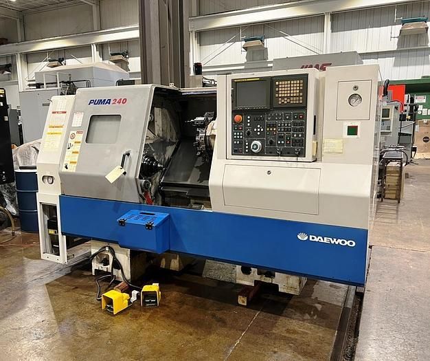 Daewoo, Doosan Fanuc 21iTB w/9" LCD Screen 4500 rpm Puma 240B 2 Axis