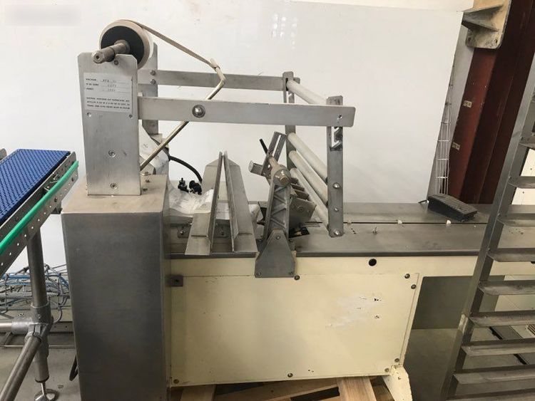 Flopack packaging machine